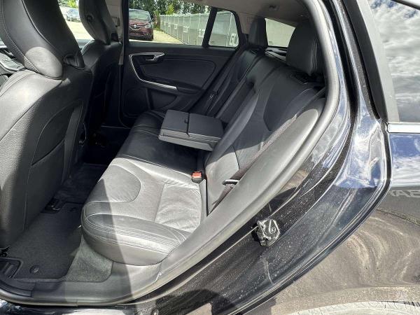 Melns Volvo V60 2013 Ukmergė, ar dzinēja tilpumu 2.00 L un nobraukumu 275 tūkst. km par 5850 €, foto 10 vietnē AUTOMOTO.COM.LV