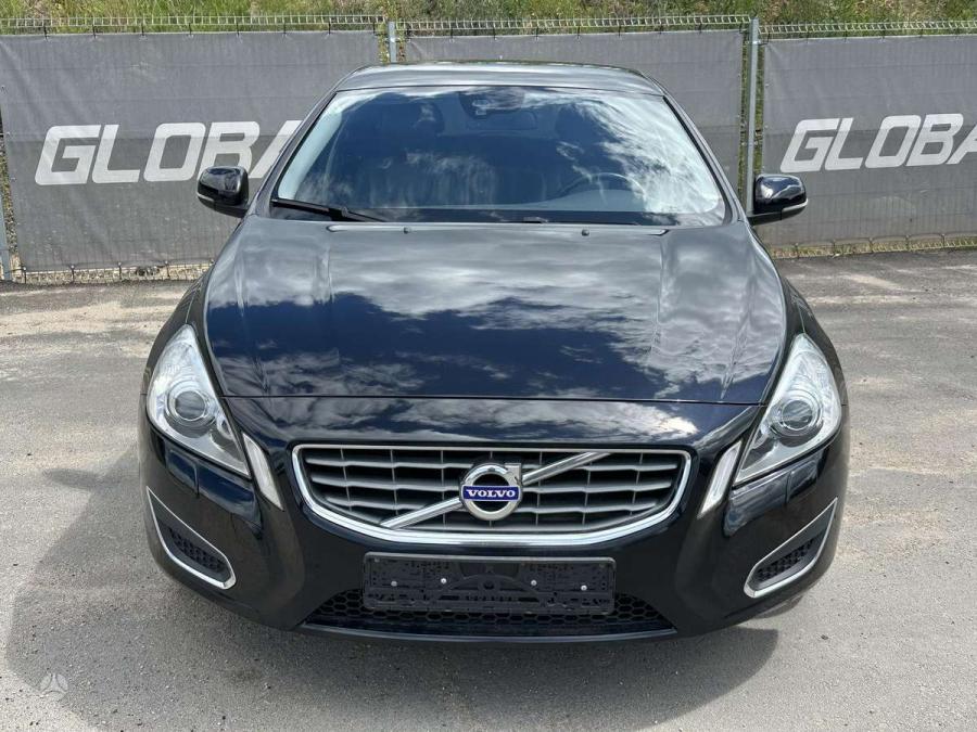 Черный Вольво B60 2013 в Укмерге, объемом двигателя 2.00 л и пробегом 275 тыс. км за 5850 €, фото 3 на AUTOMOTO.COM.LV