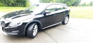 Black Volvo V60 2018 in Aizkraukle, with an engine capacity of 2.00 L and mileage of 218 thousand km for 12000 €, photo  on AUTOMOTO.COM.LV