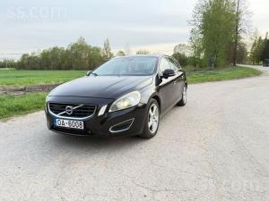 Melns Volvo V60 2010 Jēkabpils, ar dzinēja tilpumu 2.40 L un nobraukumu 299 tūkst. km par 7900 €, foto 2 vietnē AUTOMOTO.COM.LV