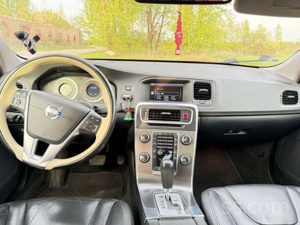 Melns Volvo V60 2010 Jēkabpils, ar dzinēja tilpumu 2.40 L un nobraukumu 299 tūkst. km par 7900 €, foto 6 vietnē AUTOMOTO.COM.LV