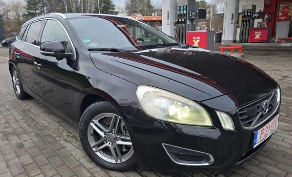 Melns Volvo V60 2010 Kauņa, ar dzinēja tilpumu 2.95 L un nobraukumu 270 tūkst. km par 5290 €, foto 4 vietnē AUTOMOTO.COM.LV