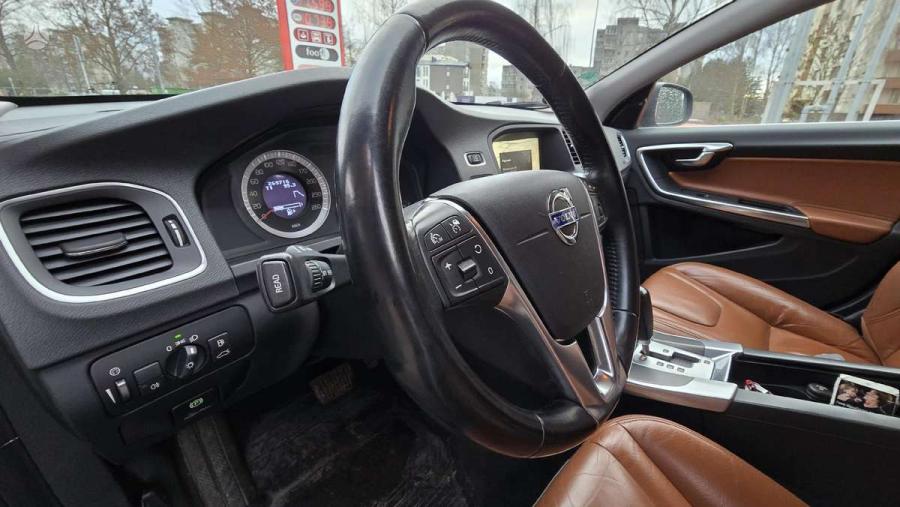 Melns Volvo V60 2010 Kauņa, ar dzinēja tilpumu 2.95 L un nobraukumu 270 tūkst. km par 5290 €, foto 13 vietnē AUTOMOTO.COM.LV