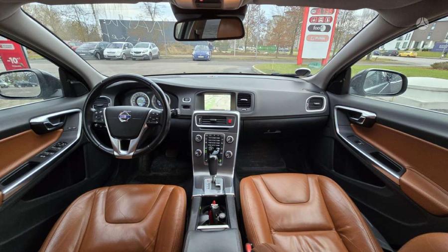 Melns Volvo V60 2010 Kauņa, ar dzinēja tilpumu 2.95 L un nobraukumu 270 tūkst. km par 5290 €, foto 14 vietnē AUTOMOTO.COM.LV
