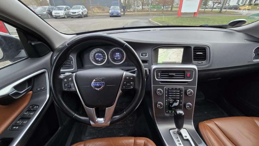Melns Volvo V60 2010 Kauņa, ar dzinēja tilpumu 2.95 L un nobraukumu 270 tūkst. km par 5290 €, foto 15 vietnē AUTOMOTO.COM.LV