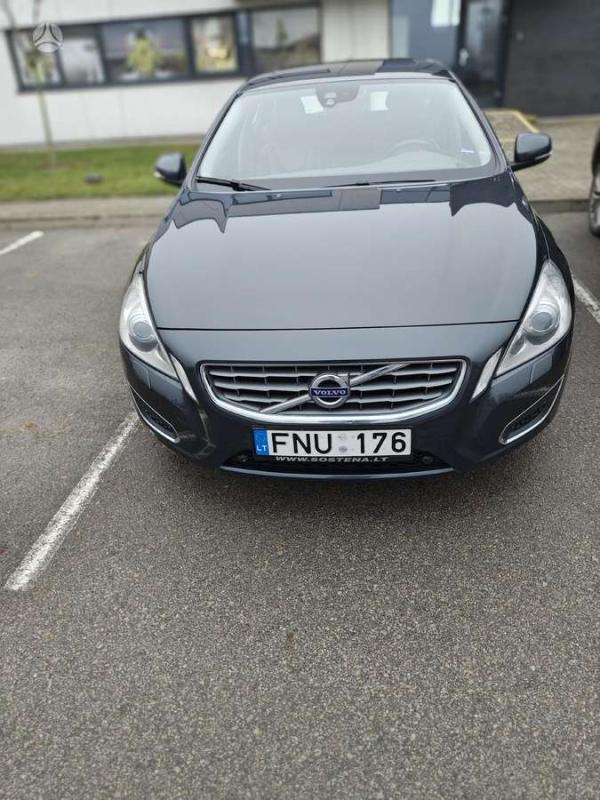 Melns Volvo V60 2010 Kauņa, ar dzinēja tilpumu 2.00 L un nobraukumu 111 tūkst. km par 6800 €, foto 1 vietnē AUTOMOTO.COM.LV