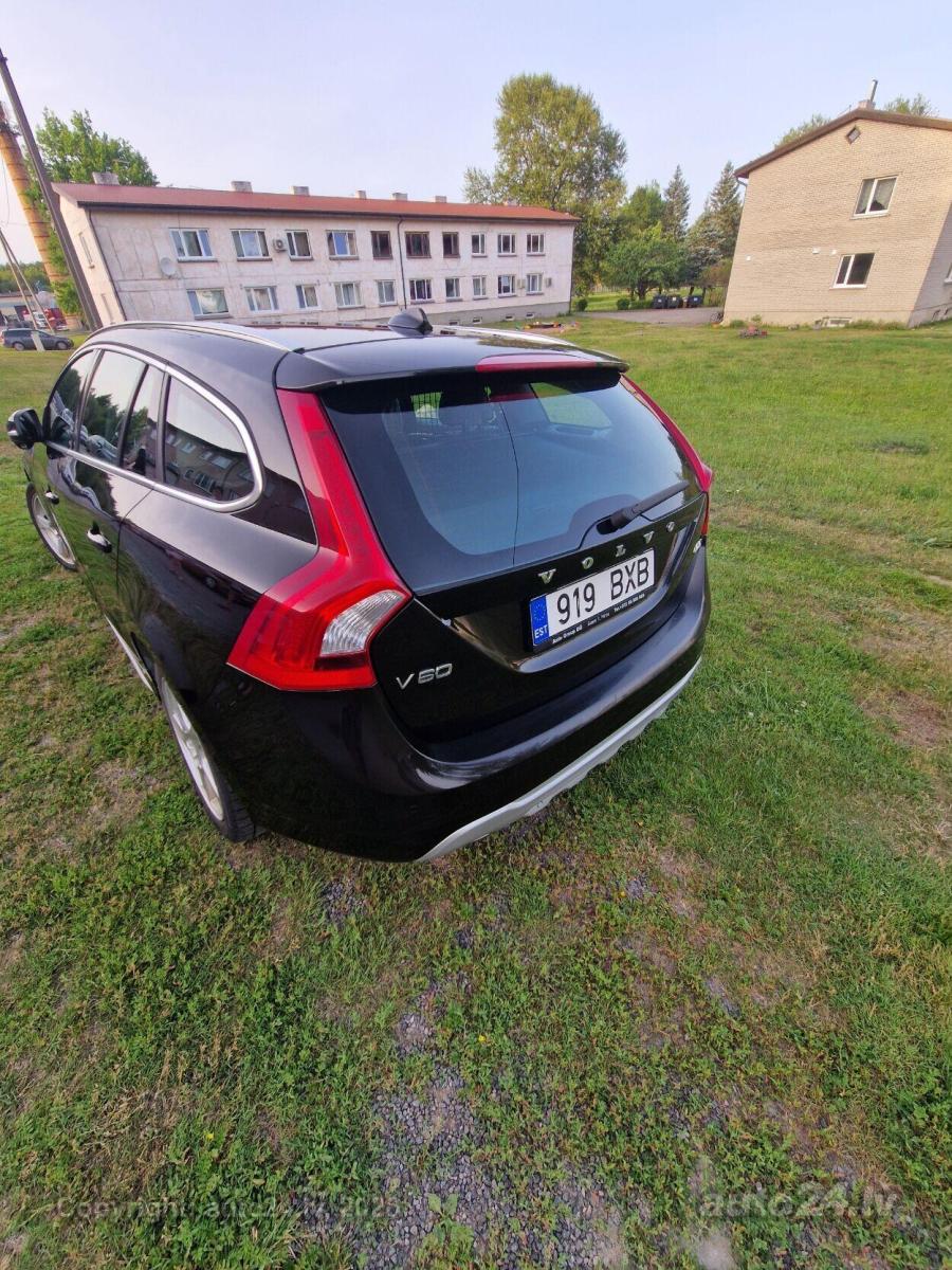 Melns Volvo V60 2010 Tallina, ar dzinēja tilpumu 2.40 L un nobraukumu 256 tūkst. km par 6400 €, foto 1 vietnē AUTOMOTO.COM.LV