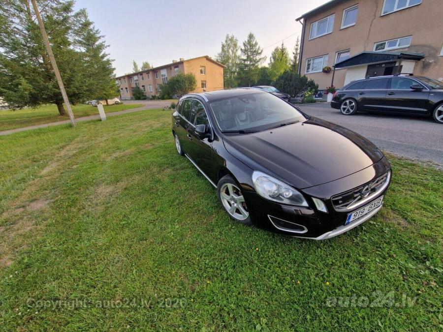 Melns Volvo V60 2010 Tallina, ar dzinēja tilpumu 2.40 L un nobraukumu 256 tūkst. km par 6400 €, foto 4 vietnē AUTOMOTO.COM.LV