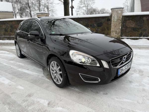 Black Volvo V60 2010 in Vilkaviskis, with an engine capacity of 2.40 L and mileage of 281 thousand km for 6399 €, photo 3 on AUTOMOTO.COM.LV