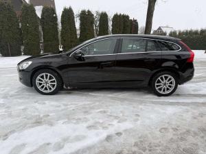 Melns Volvo V60 2010 Vilkaviškis, ar dzinēja tilpumu 2.40 L un nobraukumu 281 tūkst. km par 6399 €, foto 4 vietnē AUTOMOTO.COM.LV