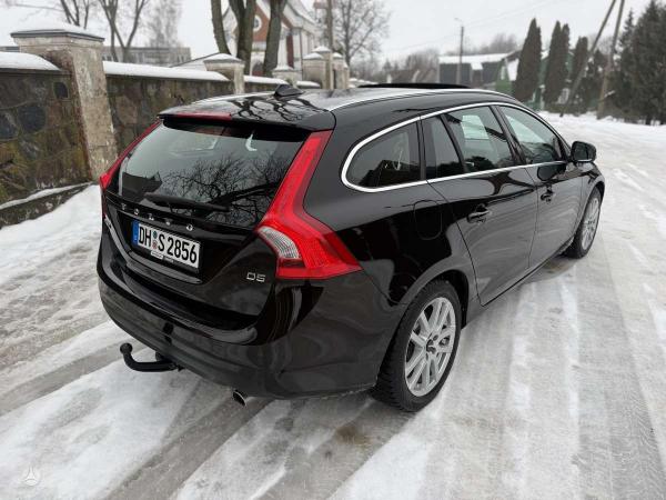 Black Volvo V60 2010 in Vilkaviskis, with an engine capacity of 2.40 L and mileage of 281 thousand km for 6399 €, photo 7 on AUTOMOTO.COM.LV