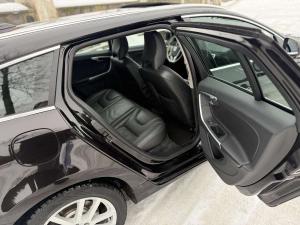 Melns Volvo V60 2010 Vilkaviškis, ar dzinēja tilpumu 2.40 L un nobraukumu 281 tūkst. km par 6399 €, foto 13 vietnē AUTOMOTO.COM.LV