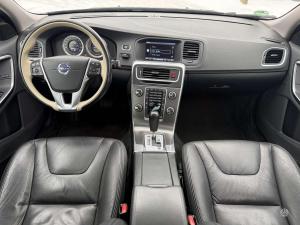 Melns Volvo V60 2010 Vilkaviškis, ar dzinēja tilpumu 2.40 L un nobraukumu 281 tūkst. km par 6399 €, foto 16 vietnē AUTOMOTO.COM.LV