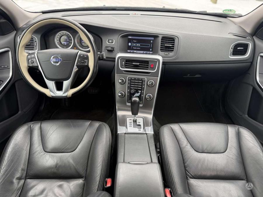 Melns Volvo V60 2010 Vilkaviškis, ar dzinēja tilpumu 2.40 L un nobraukumu 281 tūkst. km par 6399 €, foto 16 vietnē AUTOMOTO.COM.LV