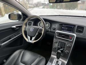 Melns Volvo V60 2010 Vilkaviškis, ar dzinēja tilpumu 2.40 L un nobraukumu 281 tūkst. km par 6399 €, foto 17 vietnē AUTOMOTO.COM.LV