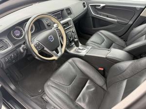 Melns Volvo V60 2010 Vilkaviškis, ar dzinēja tilpumu 2.40 L un nobraukumu 281 tūkst. km par 6399 €, foto 23 vietnē AUTOMOTO.COM.LV