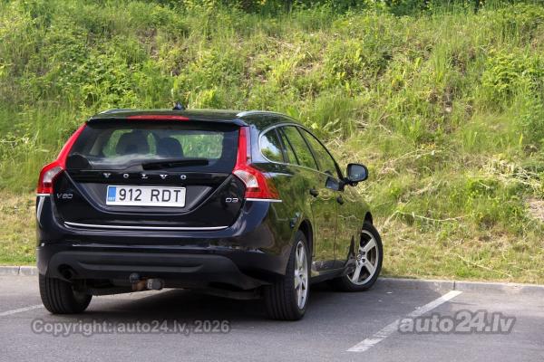 Black Volvo V60 2010 in Tallinn, with an engine capacity of 2.00 L and mileage of 300 thousand km for 5498 €, photo 4 on AUTOMOTO.COM.LV