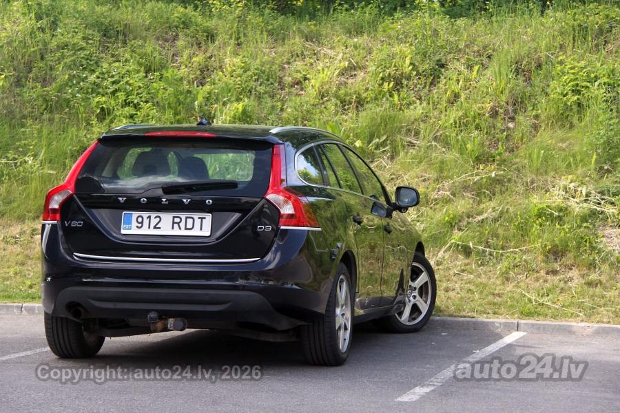 Melns Volvo V60 2010 Tallina, ar dzinēja tilpumu 2.00 L un nobraukumu 300 tūkst. km par 5498 €, foto 5 vietnē AUTOMOTO.COM.LV