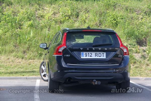 Black Volvo V60 2010 in Tallinn, with an engine capacity of 2.00 L and mileage of 300 thousand km for 5498 €, photo 7 on AUTOMOTO.COM.LV