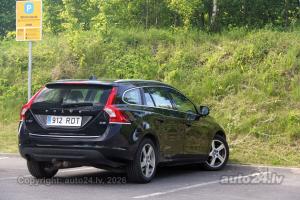 Melns Volvo V60 2010 Tallina, ar dzinēja tilpumu 2.00 L un nobraukumu 300 tūkst. km par 5498 €, foto 9 vietnē AUTOMOTO.COM.LV
