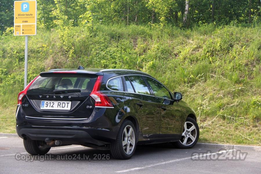 Melns Volvo V60 2010 Tallina, ar dzinēja tilpumu 2.00 L un nobraukumu 300 tūkst. km par 5498 €, foto 9 vietnē AUTOMOTO.COM.LV
