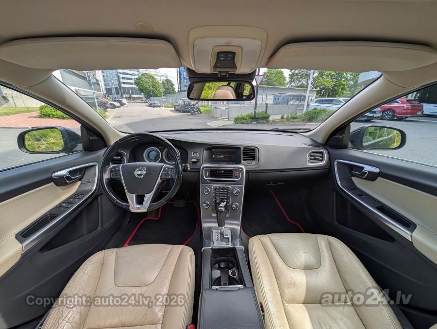 Melns Volvo V60 2010 Tallina, ar dzinēja tilpumu 2.00 L un nobraukumu 300 tūkst. km par 5498 €, foto 10 vietnē AUTOMOTO.COM.LV