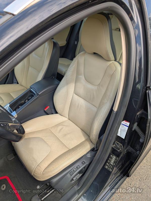 Black Volvo V60 2010 in Tallinn, with an engine capacity of 2.00 L and mileage of 300 thousand km for 5498 €, photo 10 on AUTOMOTO.COM.LV