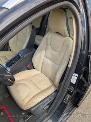 Melns Volvo V60 2010 Tallina, ar dzinēja tilpumu 2.00 L un nobraukumu 300 tūkst. km par 5498 €, foto 11 vietnē AUTOMOTO.COM.LV