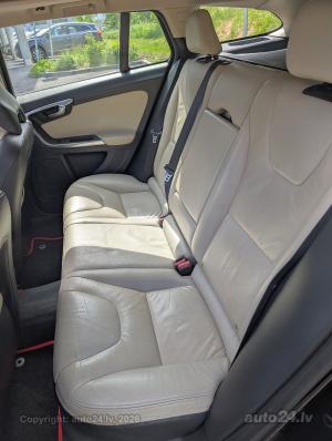 Melns Volvo V60 2010 Tallina, ar dzinēja tilpumu 2.00 L un nobraukumu 300 tūkst. km par 5498 €, foto 12 vietnē AUTOMOTO.COM.LV