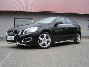 Black Volvo V60 2010 in Riga, with an engine capacity of 2.00 L and mileage of 316 thousand km for 6990 €, photo  on AUTOMOTO.COM.LV