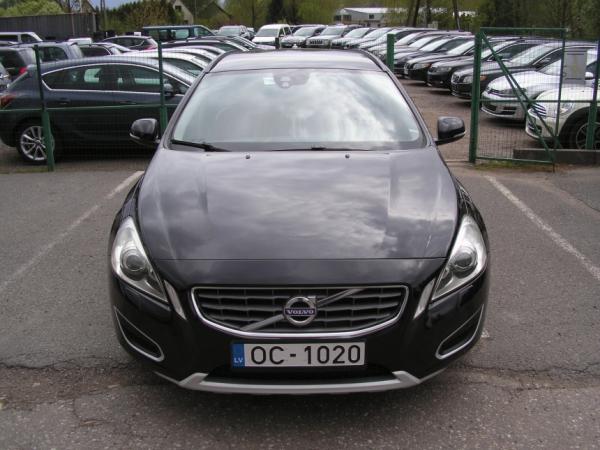 Melns Volvo V60 2010 Rīga, ar dzinēja tilpumu 2.00 L un nobraukumu 316 tūkst. km par 6990 €, foto 5 vietnē AUTOMOTO.COM.LV