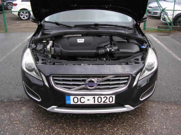 Melns Volvo V60 2010 Rīga, ar dzinēja tilpumu 2.00 L un nobraukumu 316 tūkst. km par 6990 €, foto 8 vietnē AUTOMOTO.COM.LV