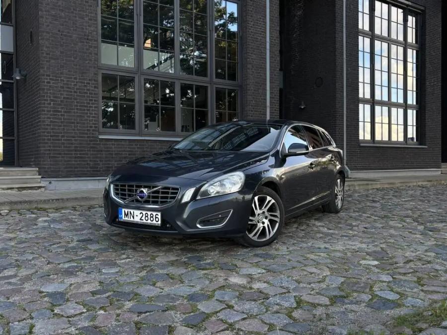 Melns Volvo V60 2010 Rīga, ar dzinēja tilpumu 2.00 L un nobraukumu 250 tūkst. km par 6000 €, foto 1 vietnē AUTOMOTO.COM.LV