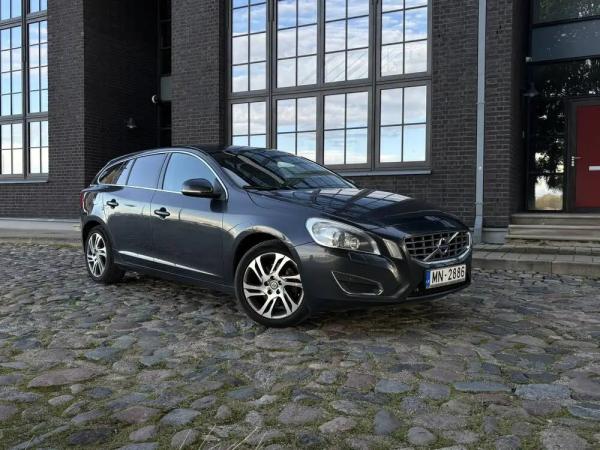Black Volvo V60 2010 in Riga, with an engine capacity of 2.00 L and mileage of 250 thousand km for 6000 €, photo 4 on AUTOMOTO.COM.LV