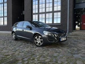 Melns Volvo V60 2010 Rīga, ar dzinēja tilpumu 2.00 L un nobraukumu 250 tūkst. km par 6000 €, foto 5 vietnē AUTOMOTO.COM.LV