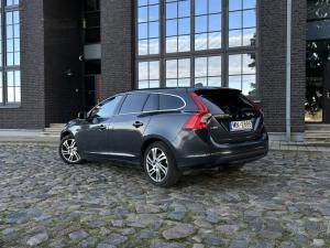 Melns Volvo V60 2010 Rīga, ar dzinēja tilpumu 2.00 L un nobraukumu 250 tūkst. km par 6000 €, foto 6 vietnē AUTOMOTO.COM.LV