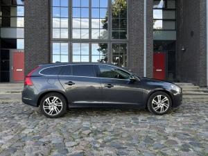 Melns Volvo V60 2010 Rīga, ar dzinēja tilpumu 2.00 L un nobraukumu 250 tūkst. km par 6000 €, foto 7 vietnē AUTOMOTO.COM.LV