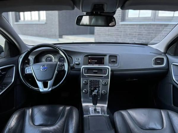 Black Volvo V60 2010 in Riga, with an engine capacity of 2.00 L and mileage of 250 thousand km for 6000 €, photo 7 on AUTOMOTO.COM.LV