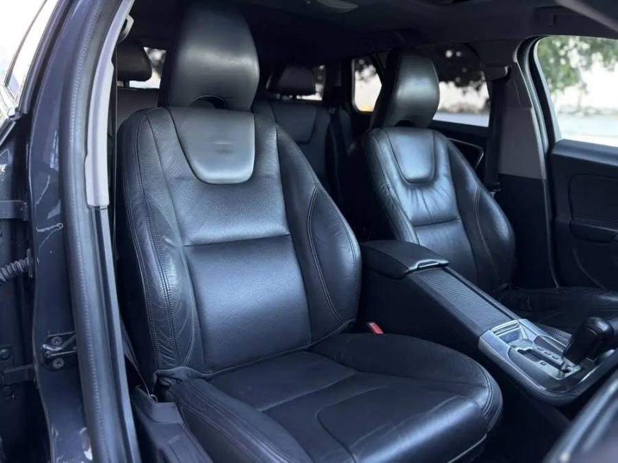 Melns Volvo V60 2010 Rīga, ar dzinēja tilpumu 2.00 L un nobraukumu 250 tūkst. km par 6000 €, foto 12 vietnē AUTOMOTO.COM.LV