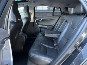 Melns Volvo V60 2010 Rīga, ar dzinēja tilpumu 2.00 L un nobraukumu 250 tūkst. km par 6000 €, foto 13 vietnē AUTOMOTO.COM.LV