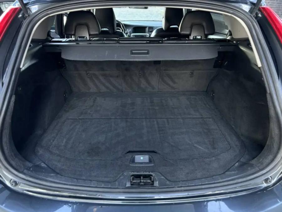 Melns Volvo V60 2010 Rīga, ar dzinēja tilpumu 2.00 L un nobraukumu 250 tūkst. km par 6000 €, foto 21 vietnē AUTOMOTO.COM.LV