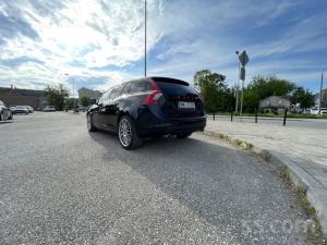 Черный Вольво B60 2010 в Елгава, объемом двигателя 2.40 л и пробегом 395 тыс. км за 4300 €, фото 4 на AUTOMOTO.COM.LV