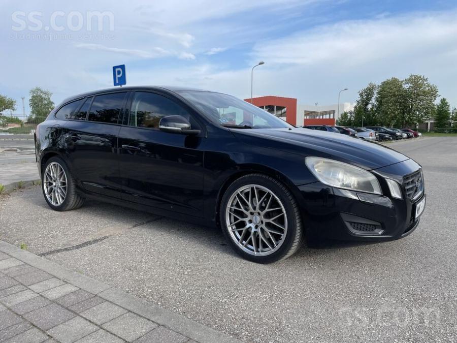 Черный Вольво B60 2010 в Елгава, объемом двигателя 2.40 л и пробегом 395 тыс. км за 4300 €, фото 5 на AUTOMOTO.COM.LV
