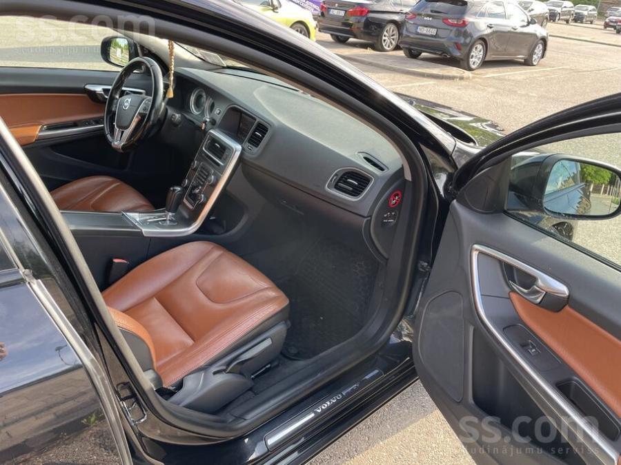 Черный Вольво B60 2010 в Елгава, объемом двигателя 2.40 л и пробегом 395 тыс. км за 4300 €, фото 7 на AUTOMOTO.COM.LV