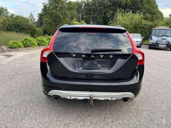Melns Volvo V60 2010 Širvintos, ar dzinēja tilpumu 2.40 L un nobraukumu 288 tūkst. km par 6299 €, foto 4 vietnē AUTOMOTO.COM.LV