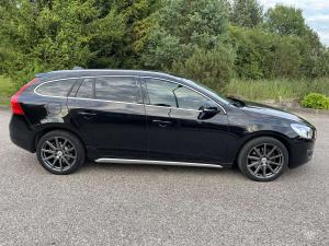 Melns Volvo V60 2010 Širvintos, ar dzinēja tilpumu 2.40 L un nobraukumu 288 tūkst. km par 6299 €, foto 7 vietnē AUTOMOTO.COM.LV
