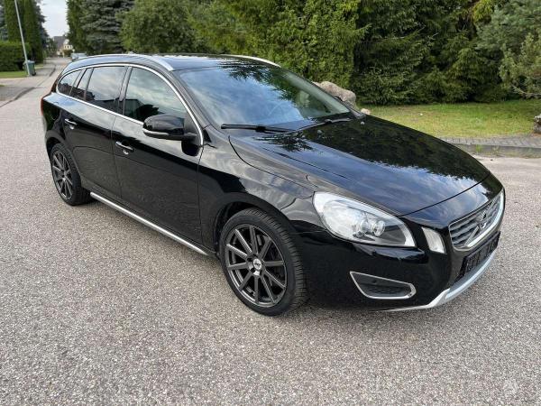 Melns Volvo V60 2010 Širvintos, ar dzinēja tilpumu 2.40 L un nobraukumu 288 tūkst. km par 6299 €, foto 7 vietnē AUTOMOTO.COM.LV