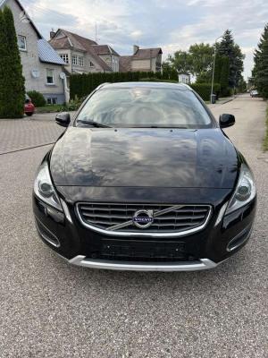 Melns Volvo V60 2010 Širvintos, ar dzinēja tilpumu 2.40 L un nobraukumu 288 tūkst. km par 6299 €, foto 9 vietnē AUTOMOTO.COM.LV