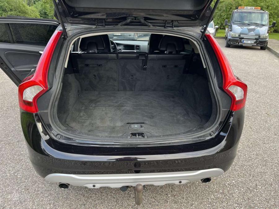 Melns Volvo V60 2010 Širvintos, ar dzinēja tilpumu 2.40 L un nobraukumu 288 tūkst. km par 6299 €, foto 12 vietnē AUTOMOTO.COM.LV