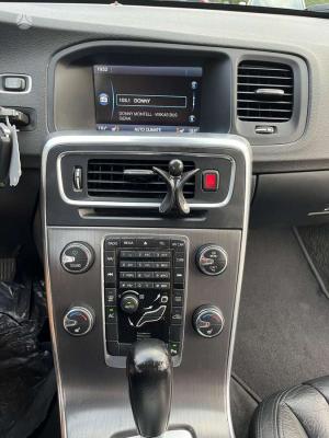 Melns Volvo V60 2010 Širvintos, ar dzinēja tilpumu 2.40 L un nobraukumu 288 tūkst. km par 6299 €, foto 15 vietnē AUTOMOTO.COM.LV